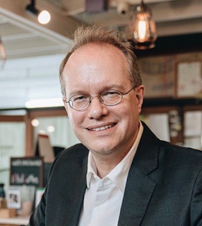 DR. JENS THRAENHART – BALANCED TOURISM